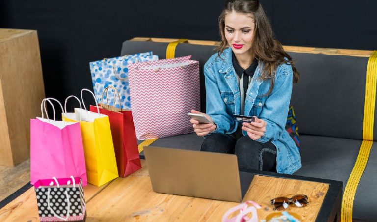 Discover the Top 6 Virtual Try-On Examples for Enhanced Personal Shopping.